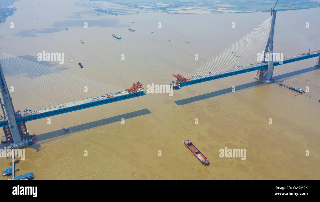 The world's longest cable-stayed bridge, the Hutong (Shanghai-Nantong ...