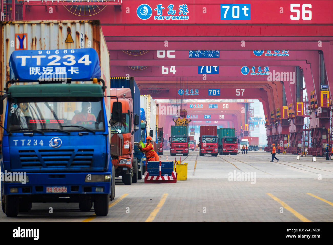 Crane vehicle lifts container hi-res stock photography and images - Alamy