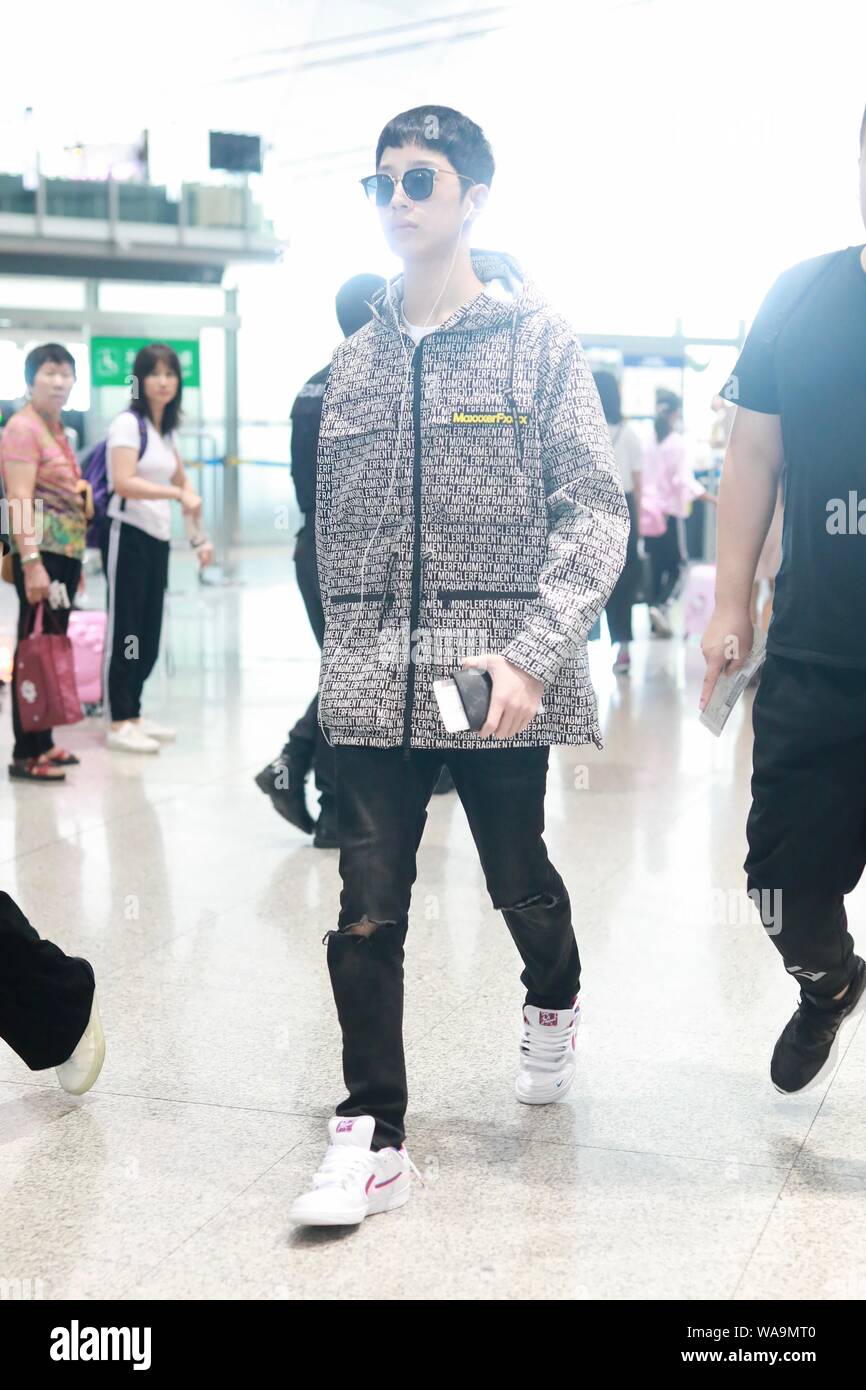 Taiwanese singer Lai Kuan-lin, also romanized as Lai Guan-lin, and a ...