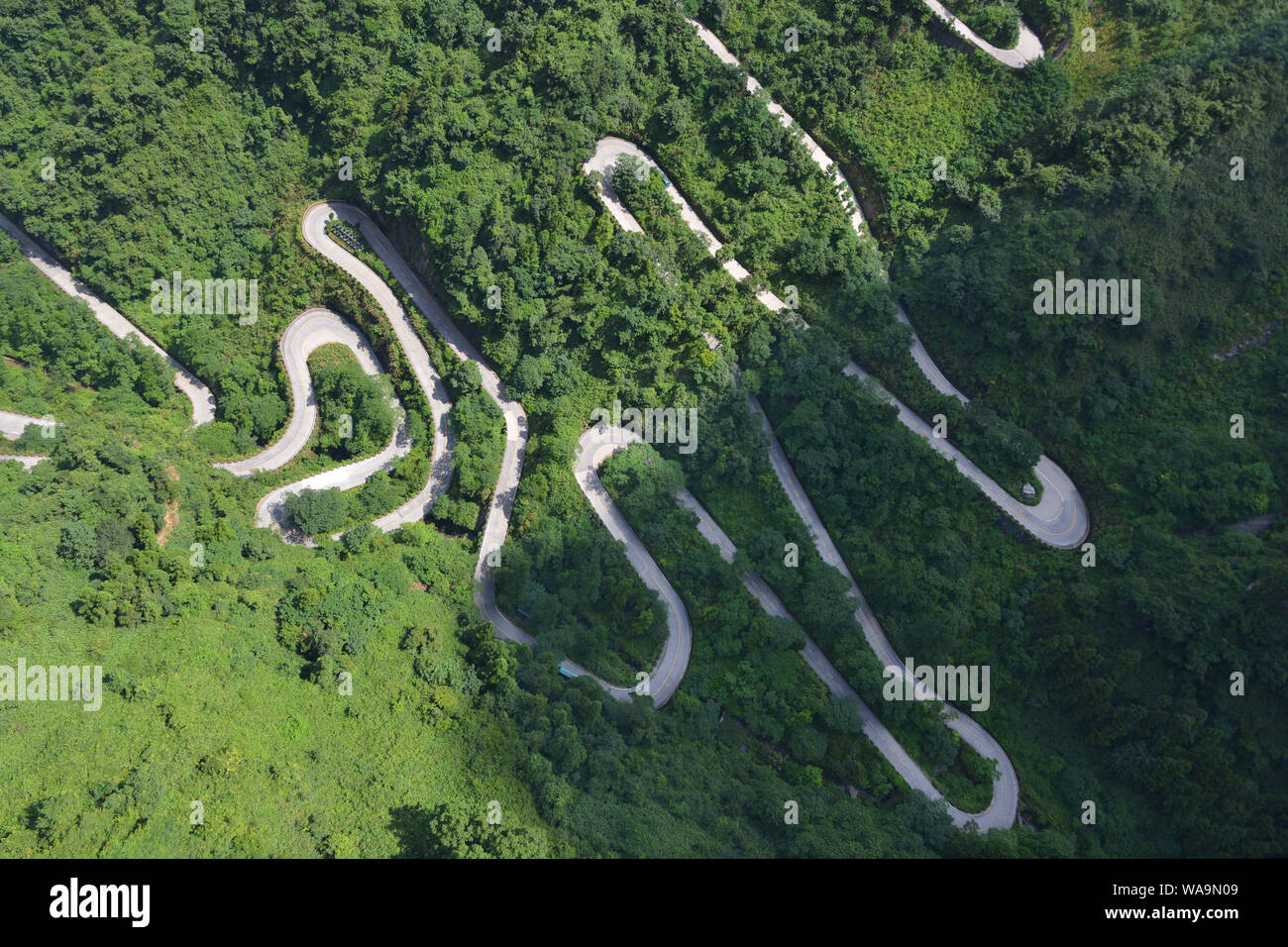 Tongtian avenue hi-res stock photography and images - Alamy