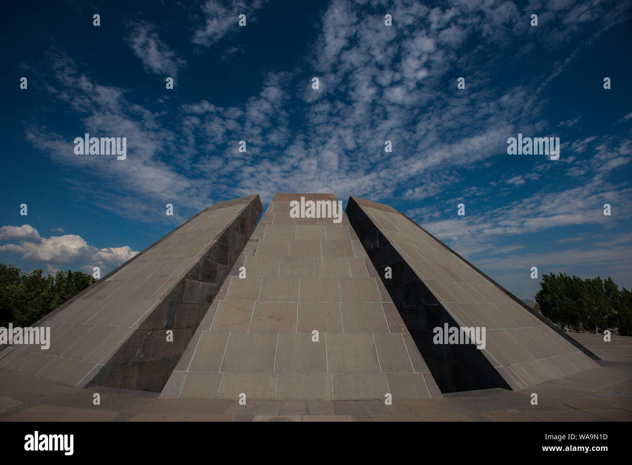 Tsitsernakaberd, Armenian Genocide Memorial, Monument & Museum, yerevan ...