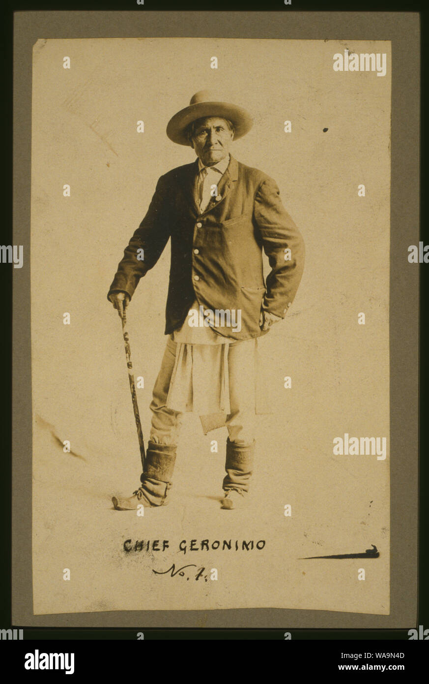 Chief geronimo hi-res stock photography and images - Alamy