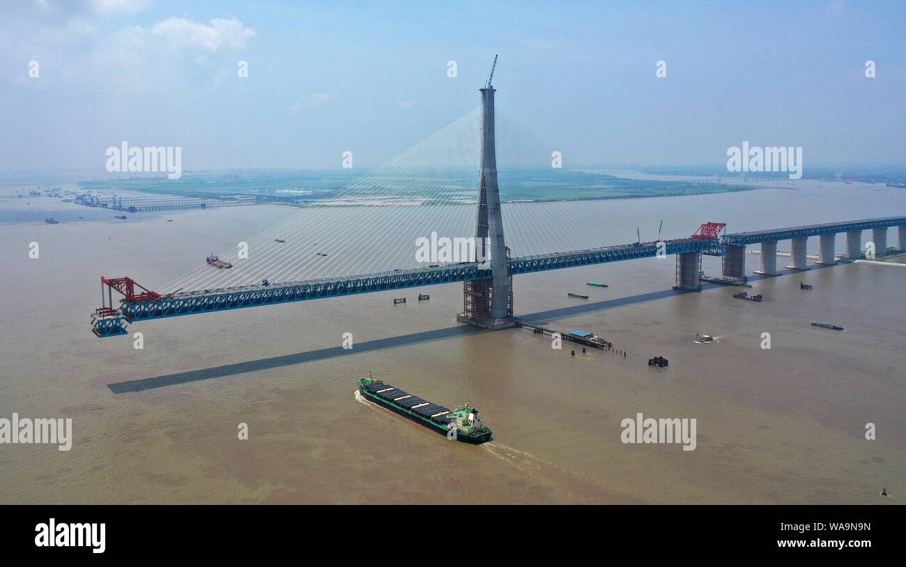The world's longest cable-stayed bridge, the Hutong (Shanghai-Nantong ...