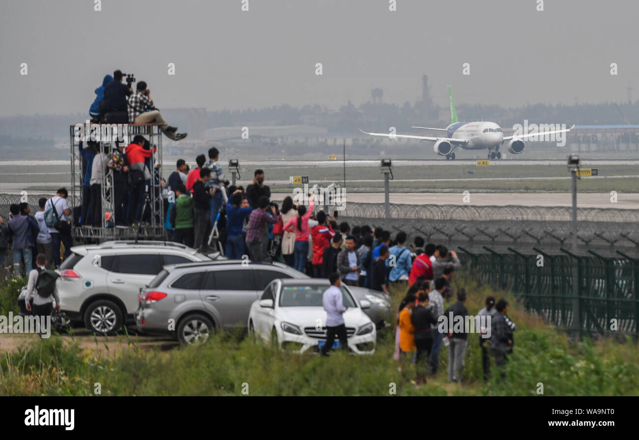 A group of planespotters manage to photograph the maiden flight of ...