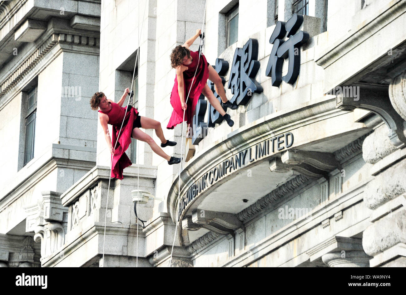 Shanghai acrobat hi-res stock photography and images - Alamy