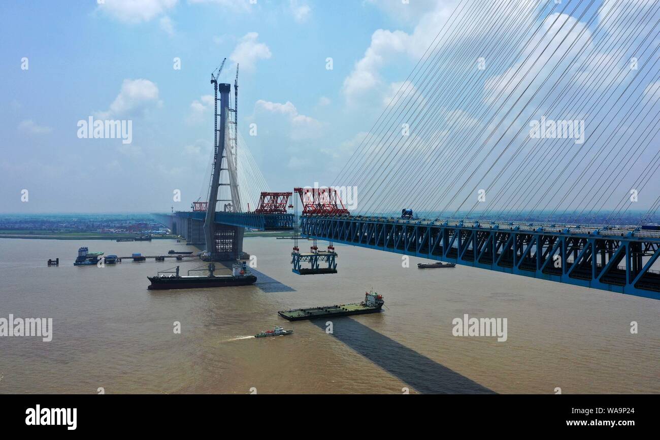 The world's longest cable-stayed bridge, the Hutong (Shanghai-Nantong ...