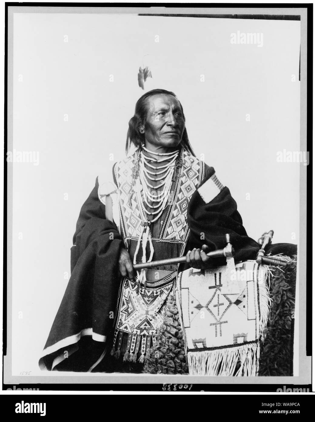 Holding tomahawk hi-res stock photography and images - Alamy