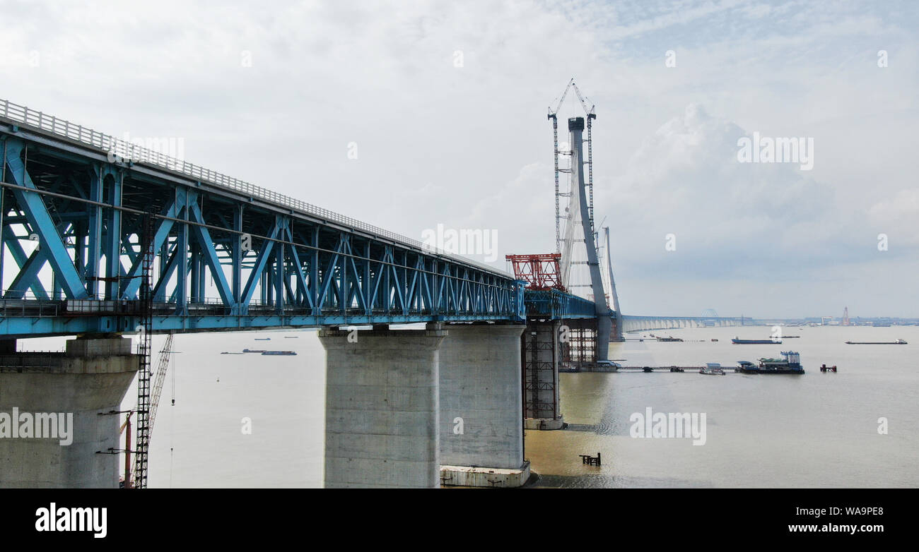 The world's longest cable-stayed bridge, the Hutong (Shanghai-Nantong ...