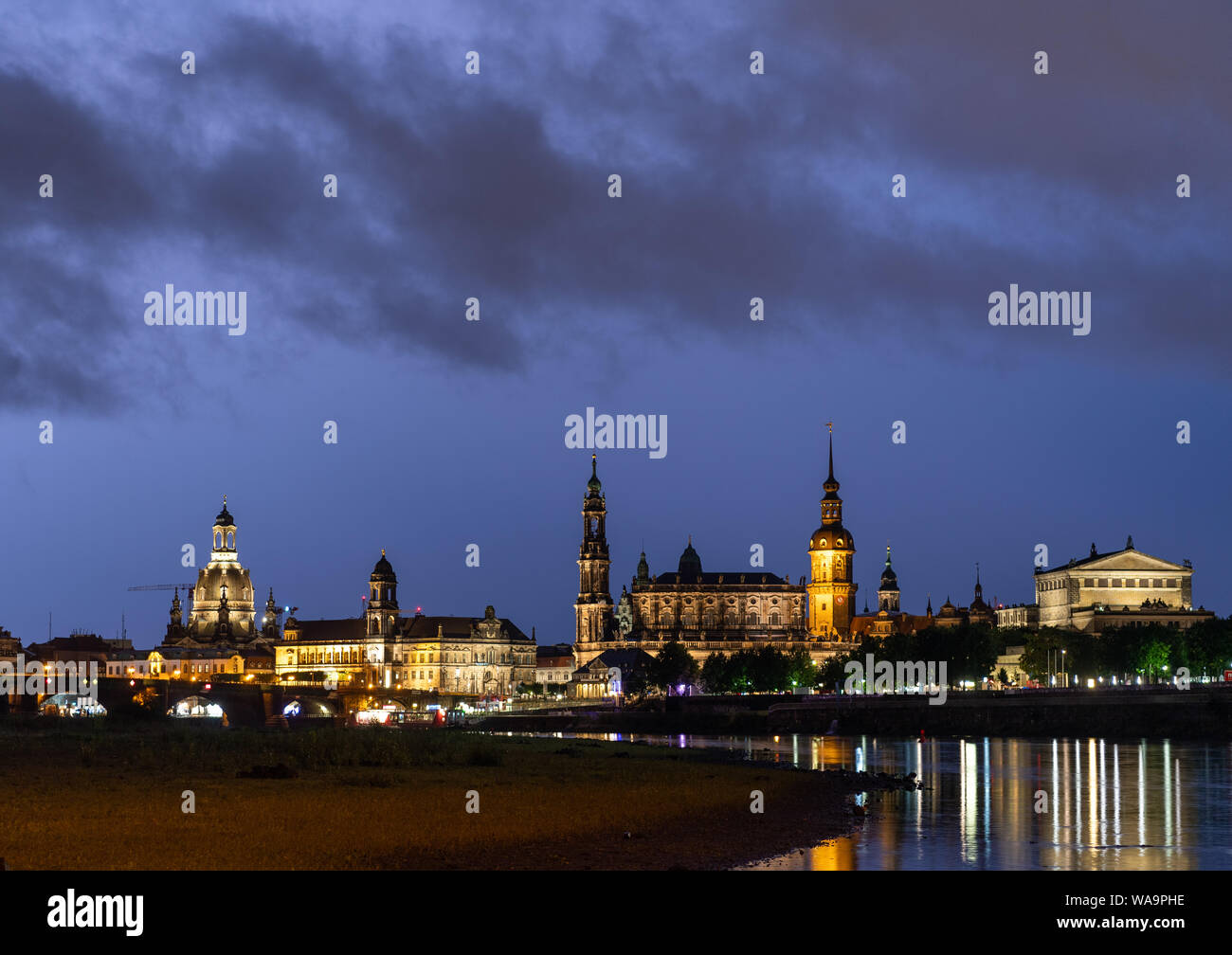 Dresden, Germany. 18th Aug, 2019. During a thunderstorm, clouds are ...