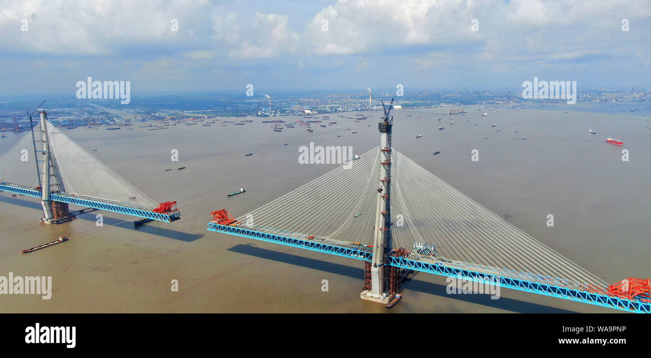 The world's longest cable-stayed bridge, the Hutong (Shanghai-Nantong ...