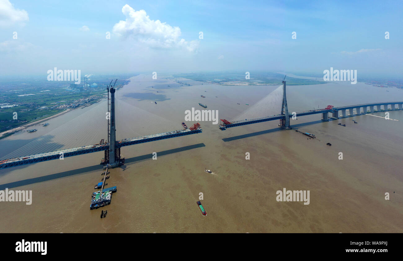 The world's longest cable-stayed bridge, the Hutong (Shanghai-Nantong ...