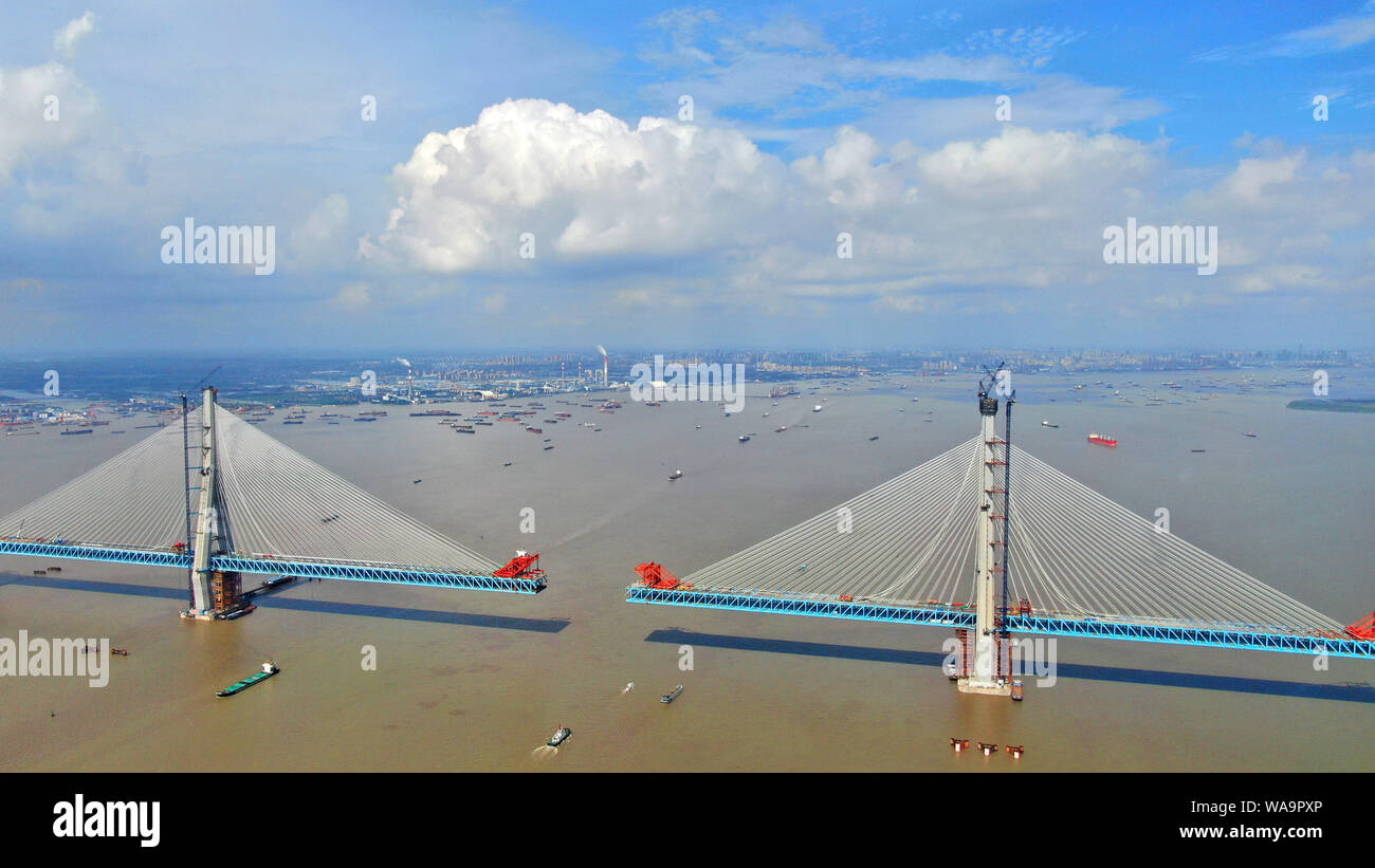The world's longest cable-stayed bridge, the Hutong (Shanghai-Nantong ...