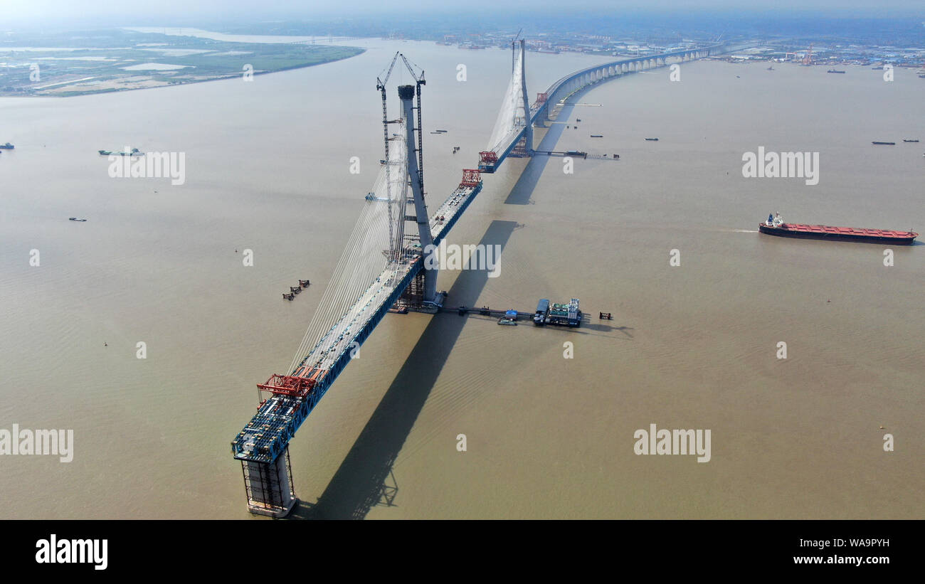 The world's longest cable-stayed bridge, the Hutong (Shanghai-Nantong ...