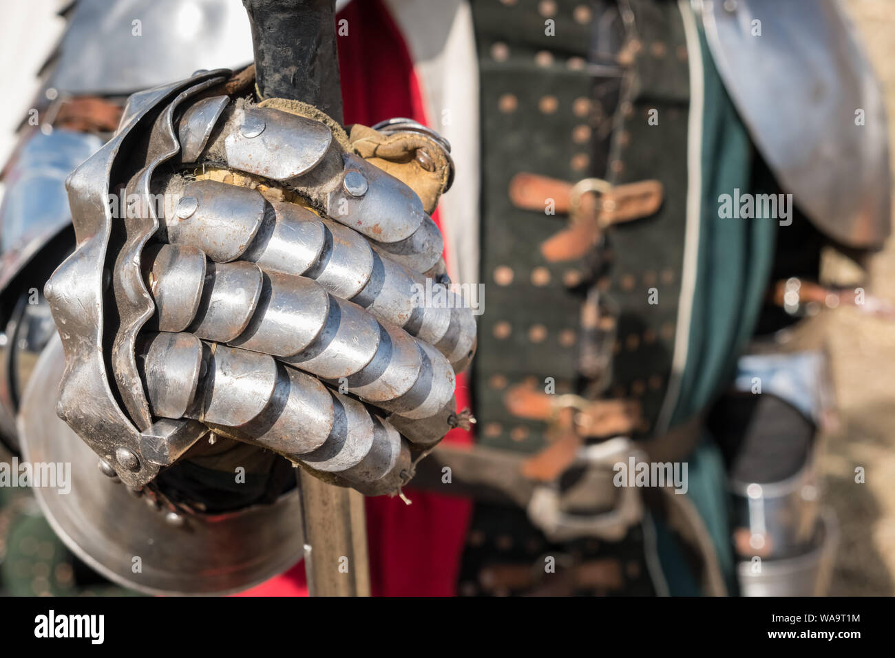 Battle worn knight hi-res stock photography and images - Alamy