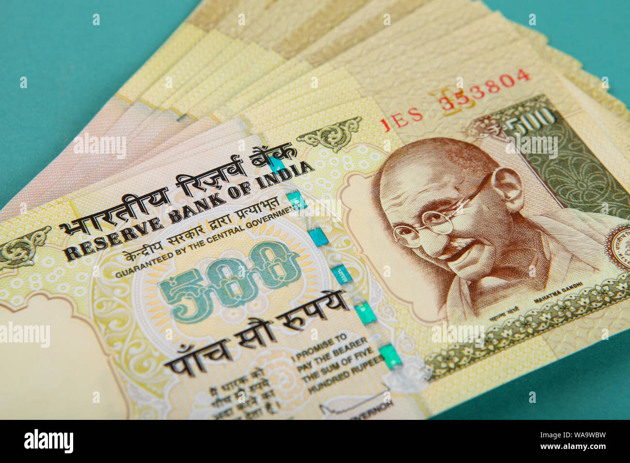 Five hundred rupee notes hi-res stock photography and images - Alamy