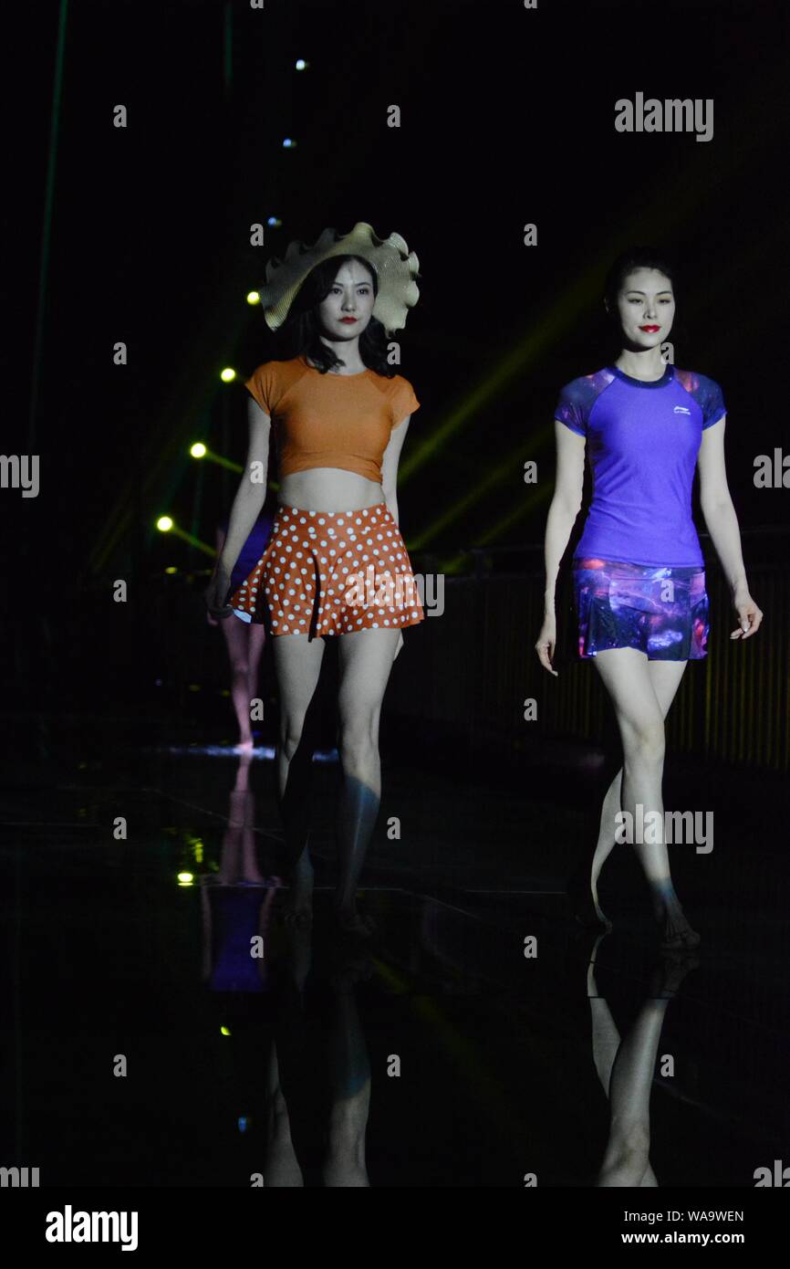 Models display new creations on Guangdong's highest circular glass ...