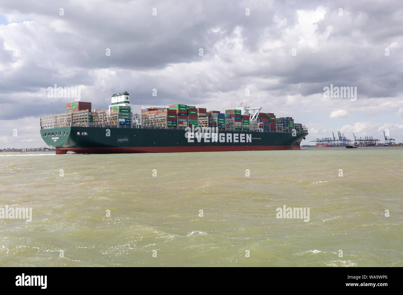 Evergreen container ship High Resolution Stock Photography and Images ...