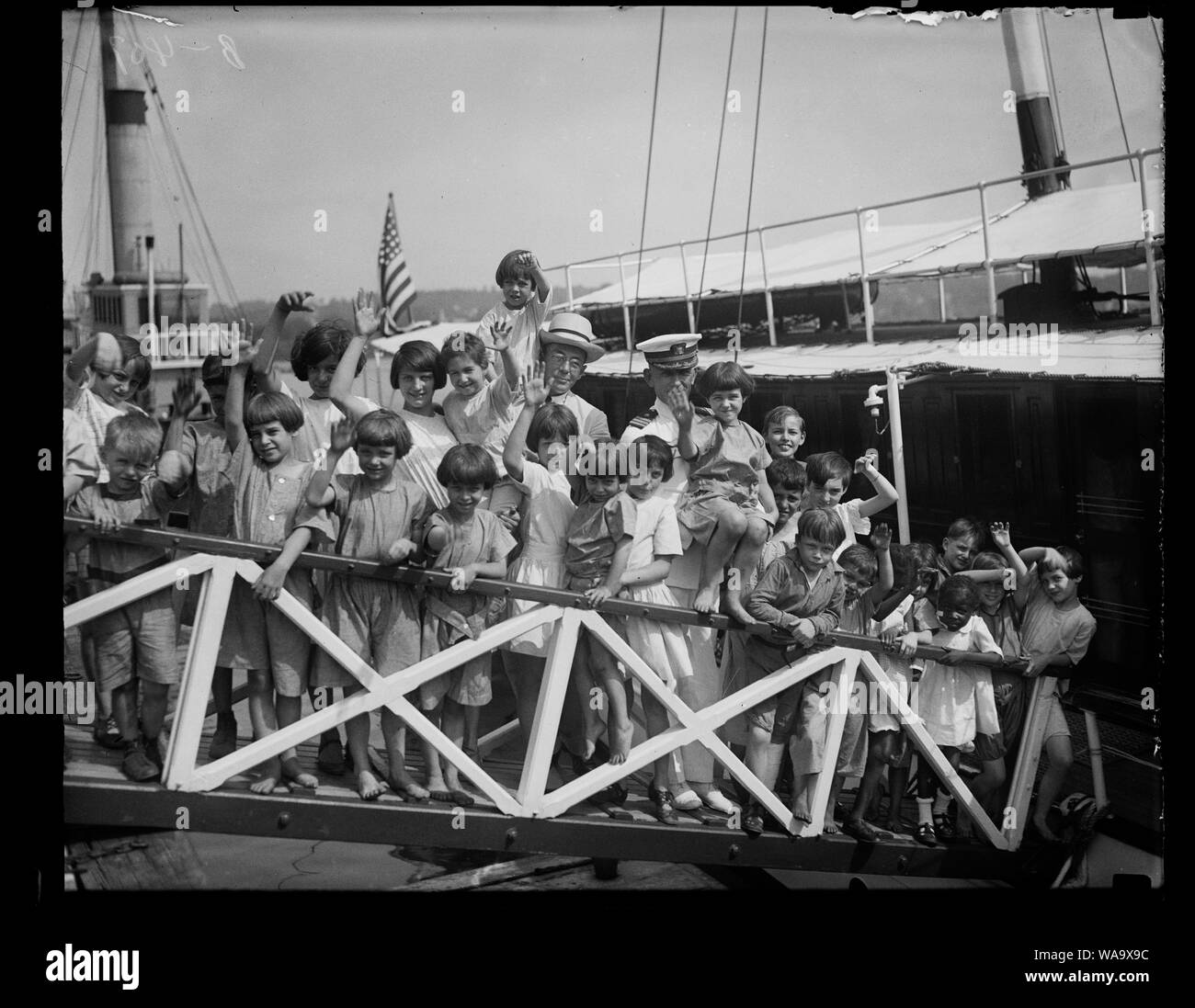 Children on the Black and White Stock Photos & Images - Alamy