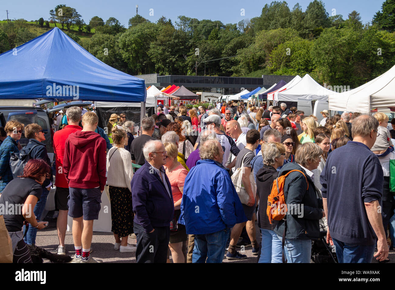 Market crowds hi-res stock photography and images - Alamy