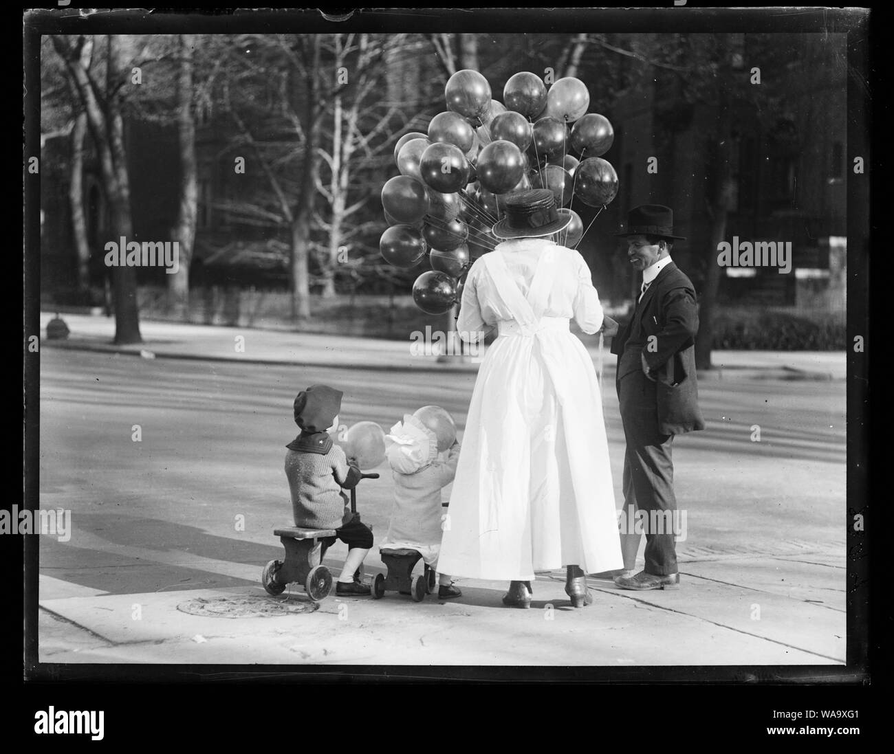 Kids children child Black and White Stock Photos & Images - Alamy