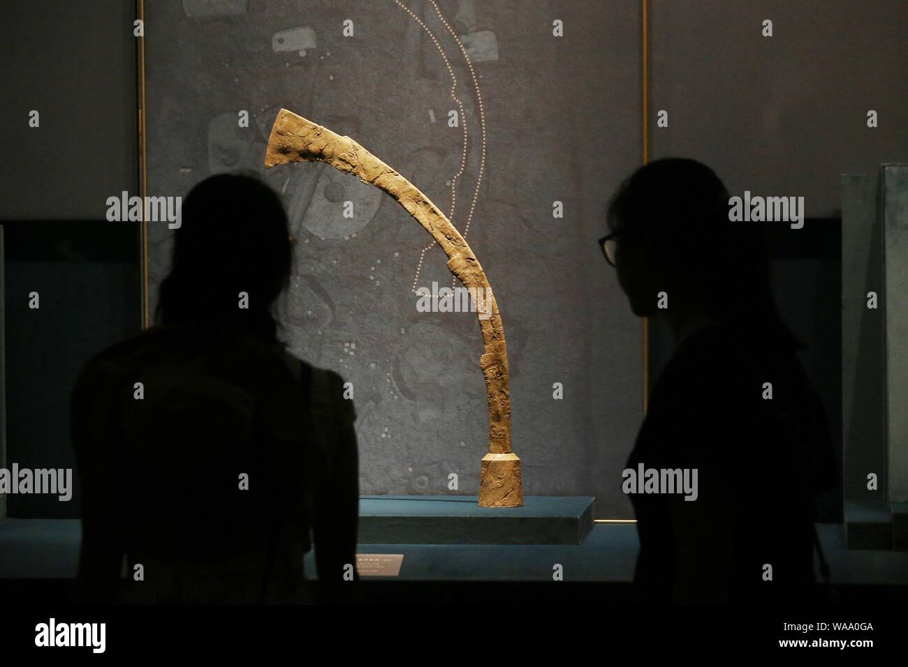 Visitors view jade objects unearthed from world heritage "Liangzhu City ...
