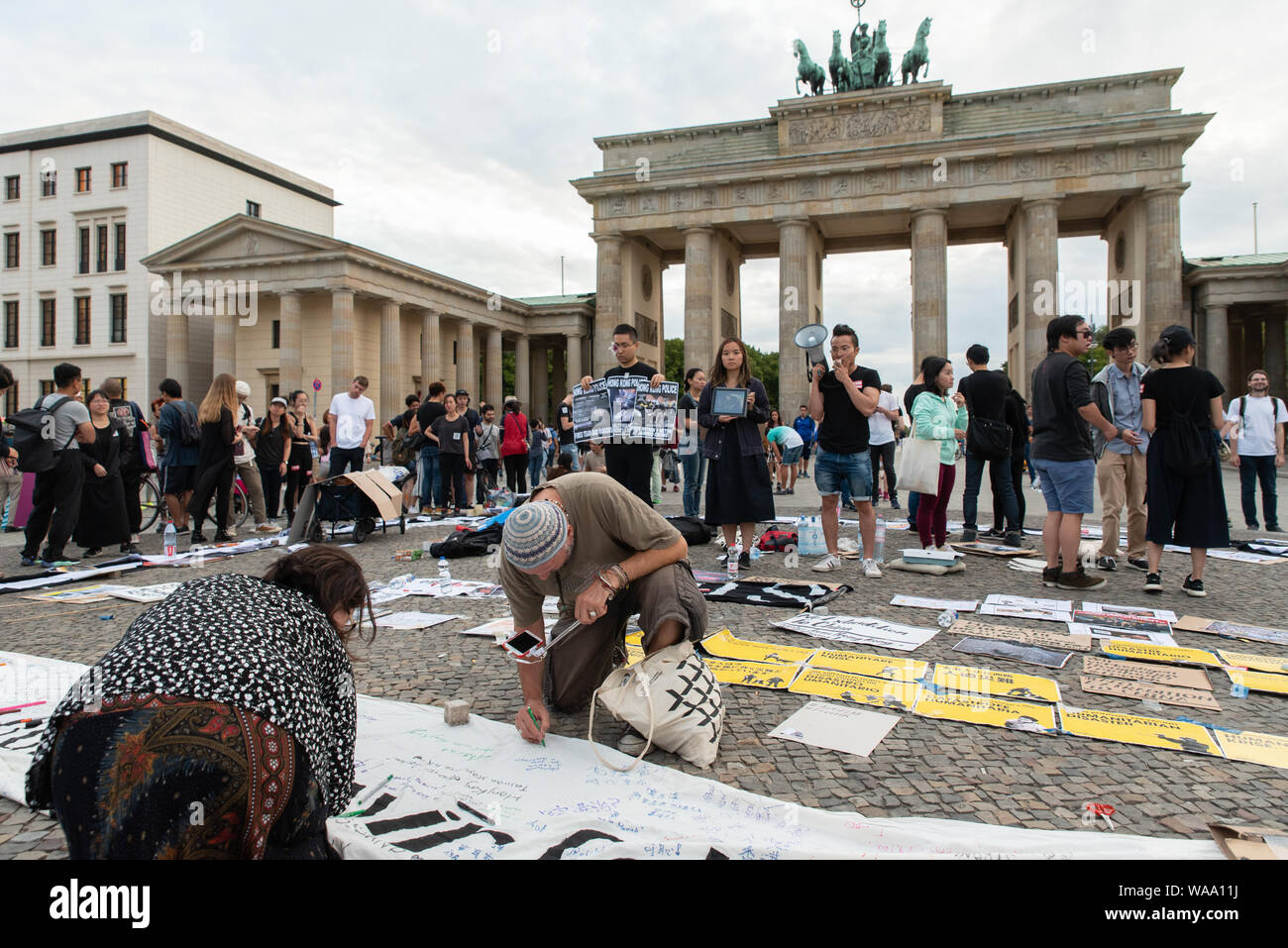 Support hong kong demonstrators hi-res stock photography and images - Alamy