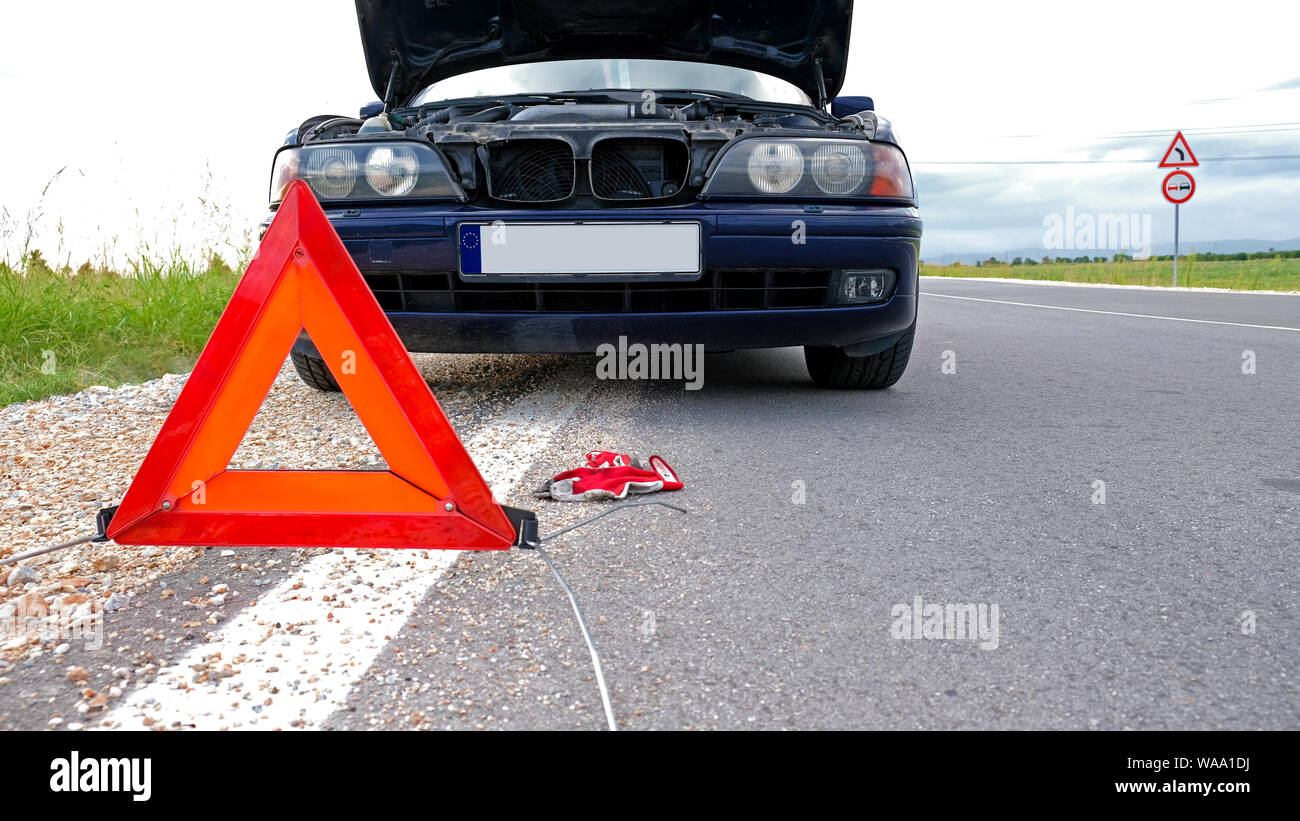 Reflection triangle in the event of an accident to bmw e39 Stock Photo ...