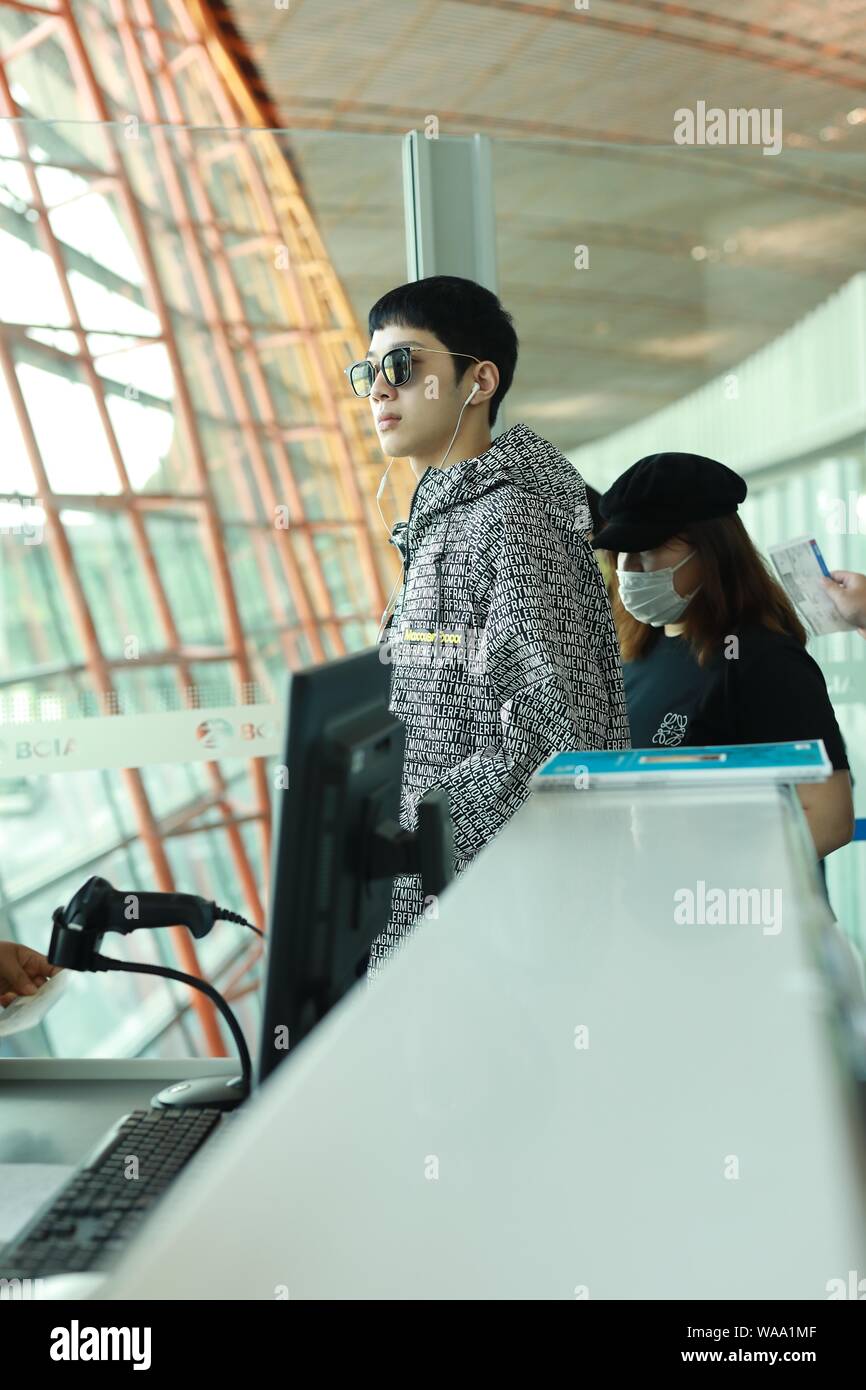 Taiwanese singer Lai Kuan-lin, also romanized as Lai Guan-lin, and a ...