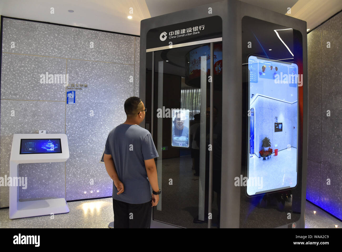 Smart bank hi-res stock photography and images - Alamy