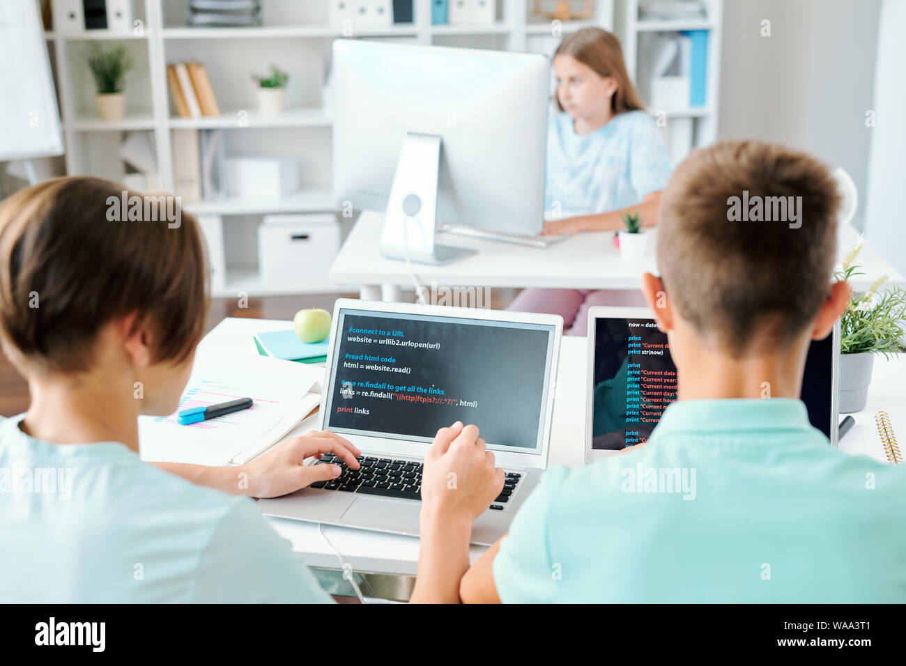 People sitting in front of computer hi-res stock photography and images ...