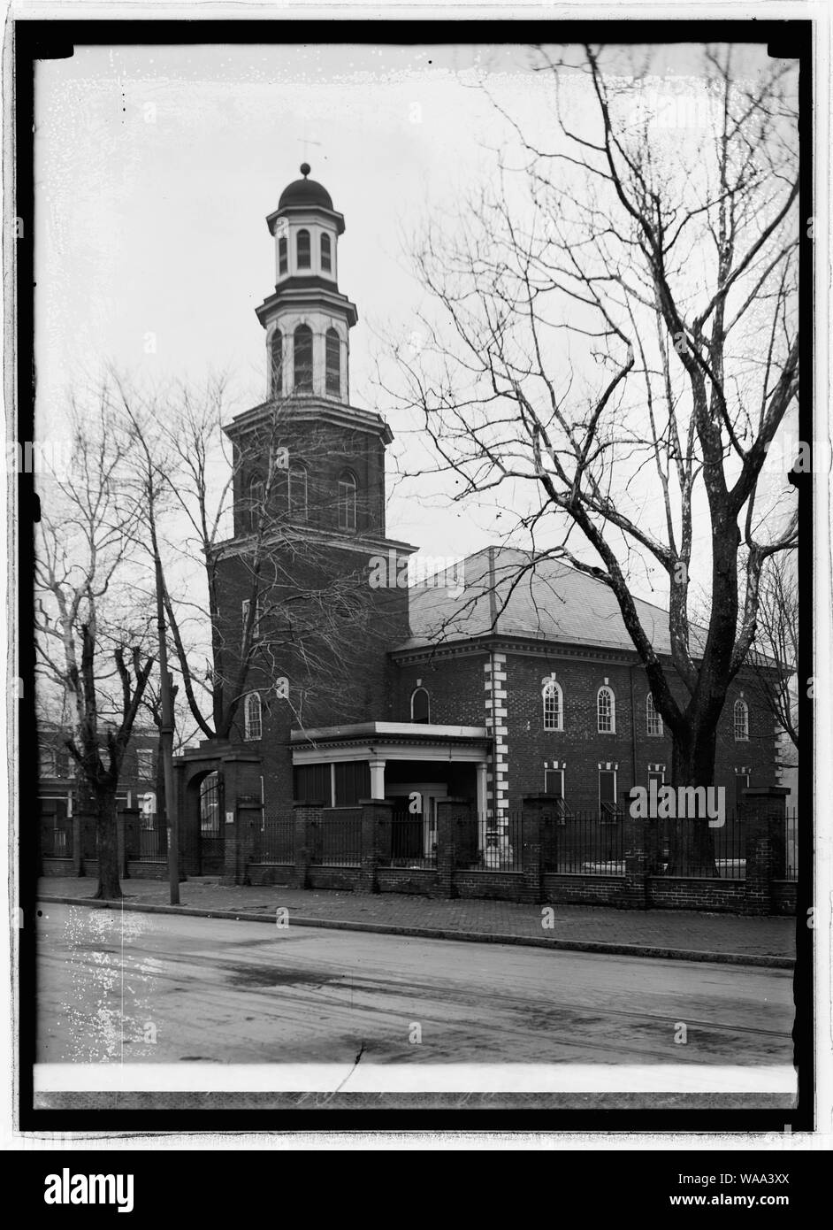 Church of christ architecture Black and White Stock Photos & Images - Alamy