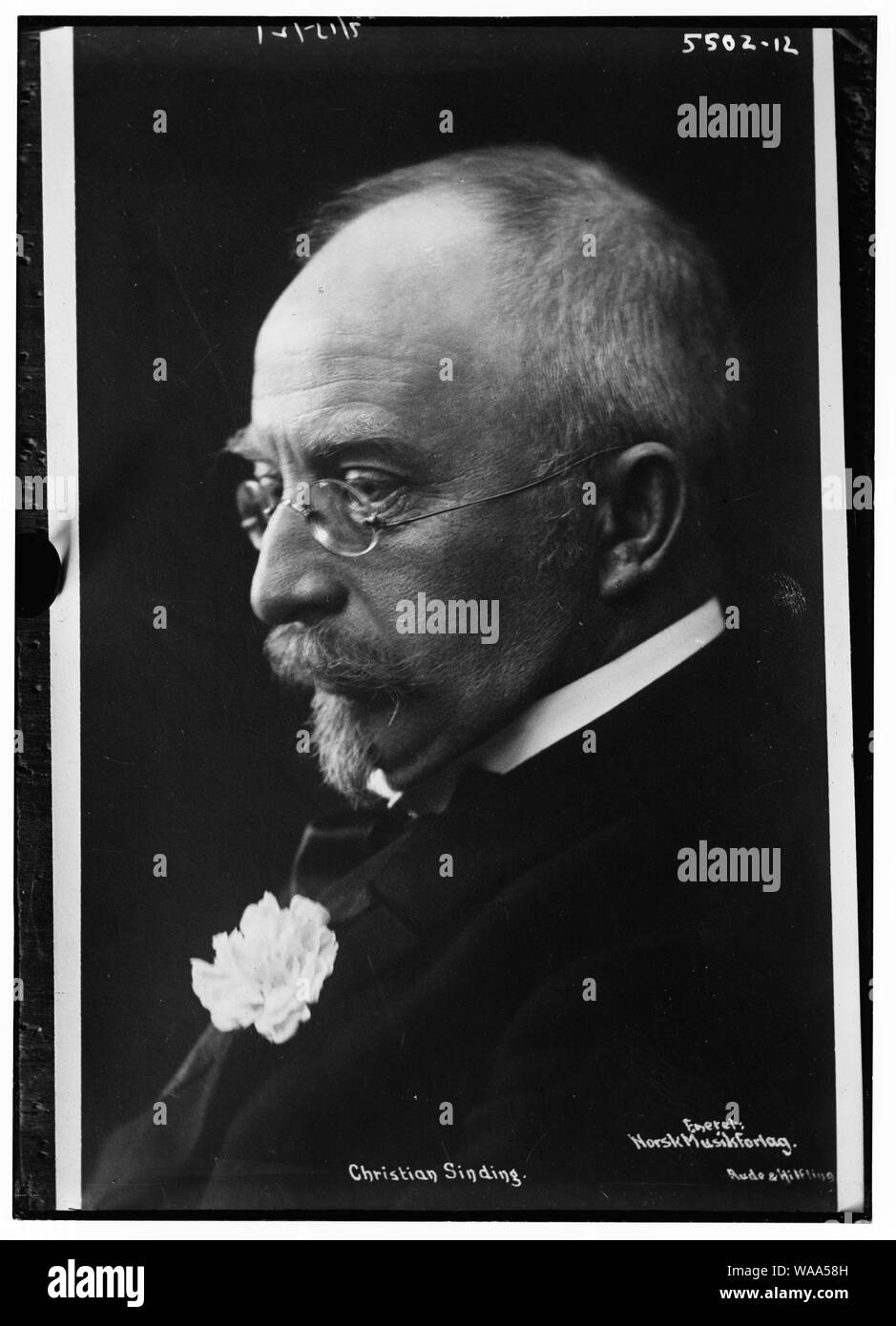 Sinding hi-res stock photography and images - Alamy