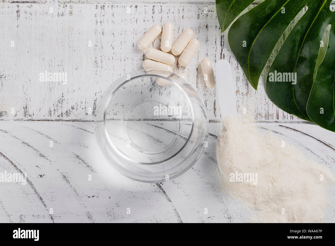 Collagen powder and pills Stock Photo - Alamy
