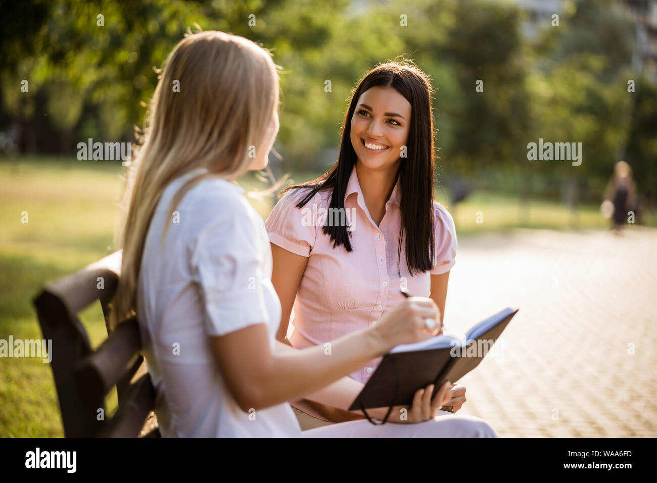Teamwork park hi-res stock photography and images - Alamy