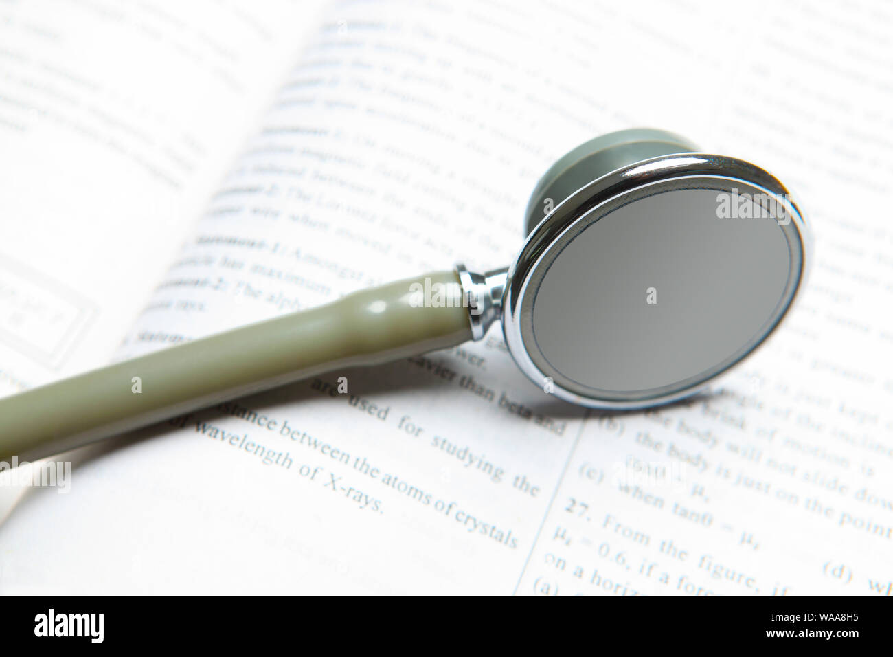 Stethoscope on medicine book hi-res stock photography and images - Alamy