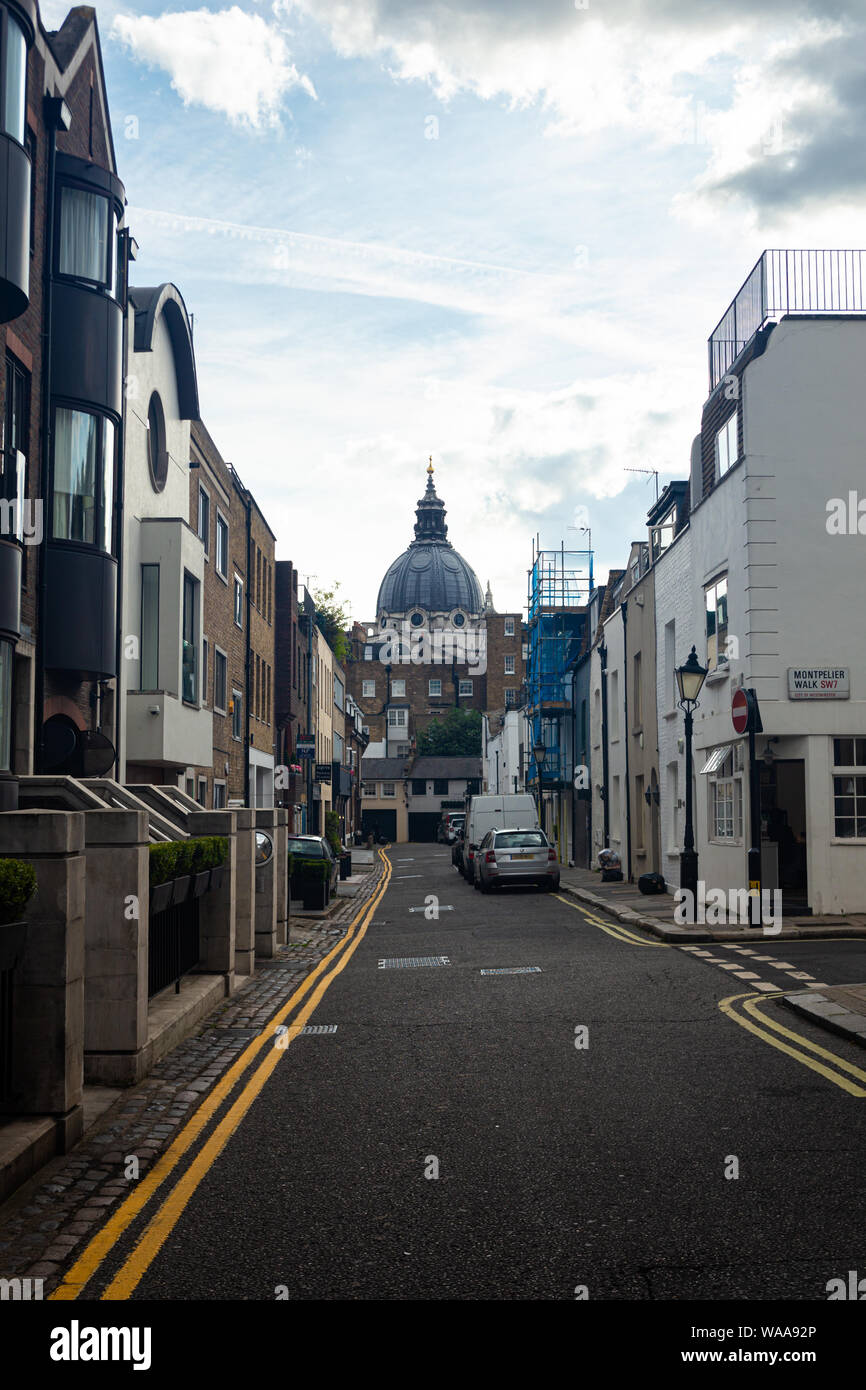 Knightsbridge security deposit robbery hi-res stock photography and ...