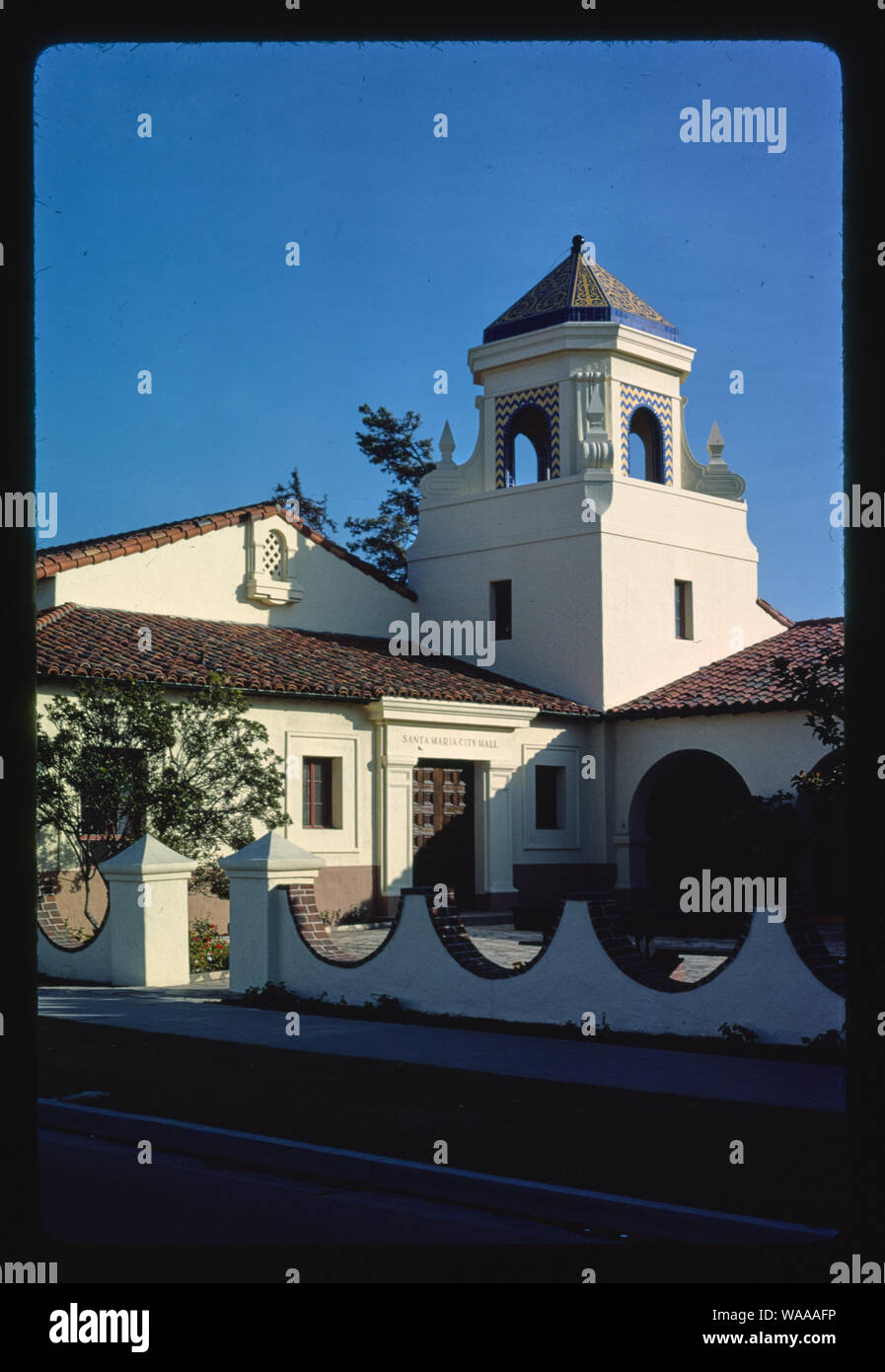 City Hall, angle 2, Broadway & Cook Street, Santa Maria, California ...