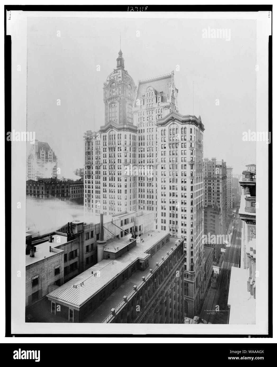 Singer tower Black and White Stock Photos & Images - Alamy