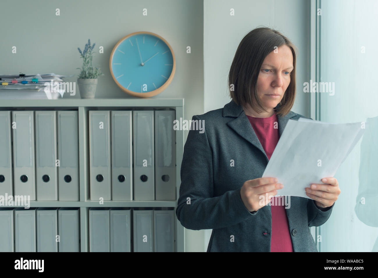 Business case analysis hi-res stock photography and images - Alamy