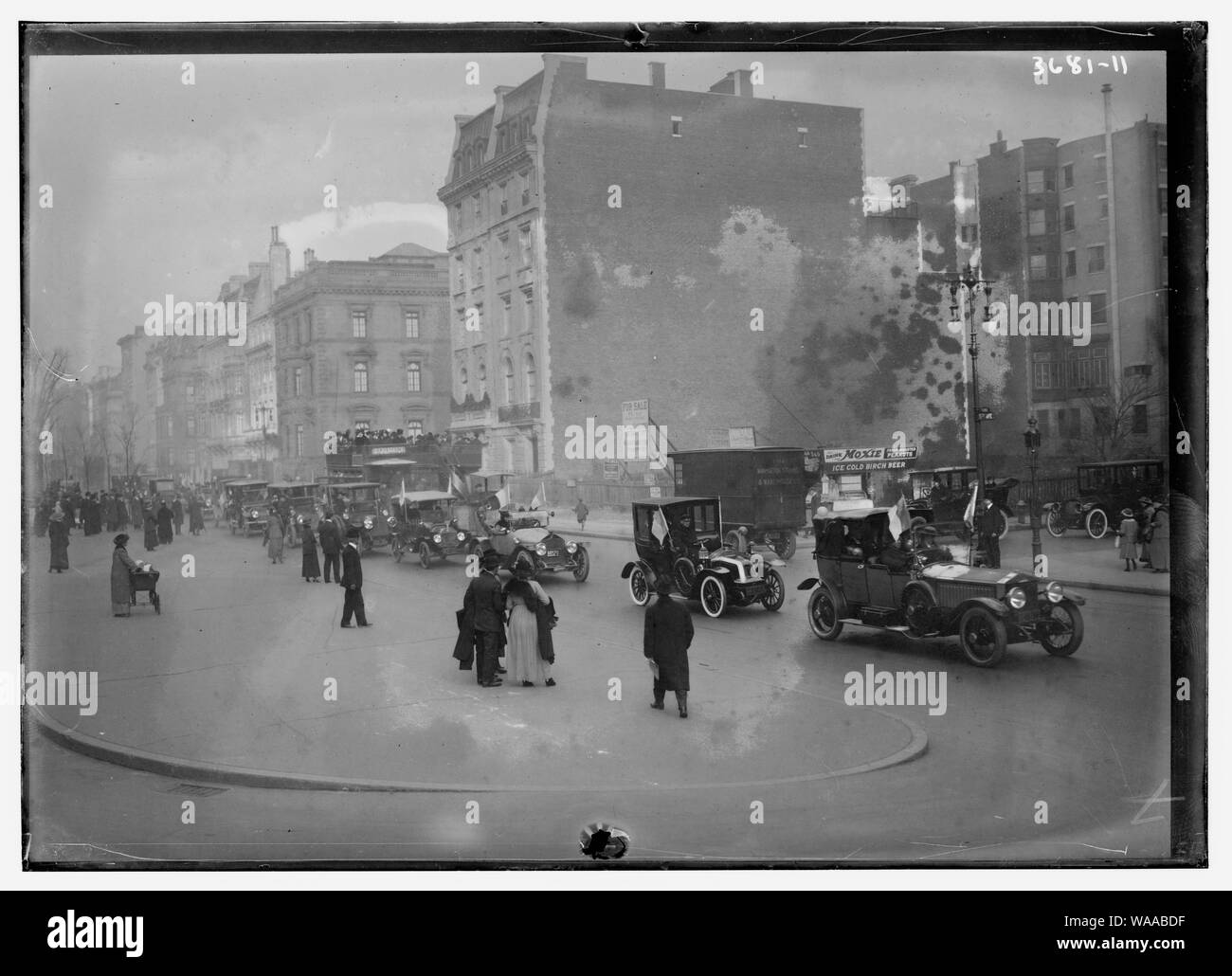 City street view Stock Photo - Alamy