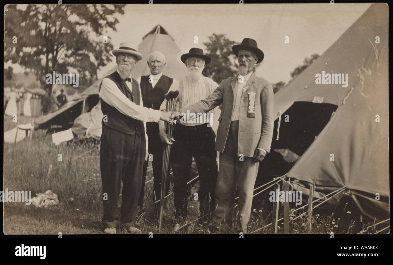 Civil War Union and Confederate veterans shake hands at encampment ...