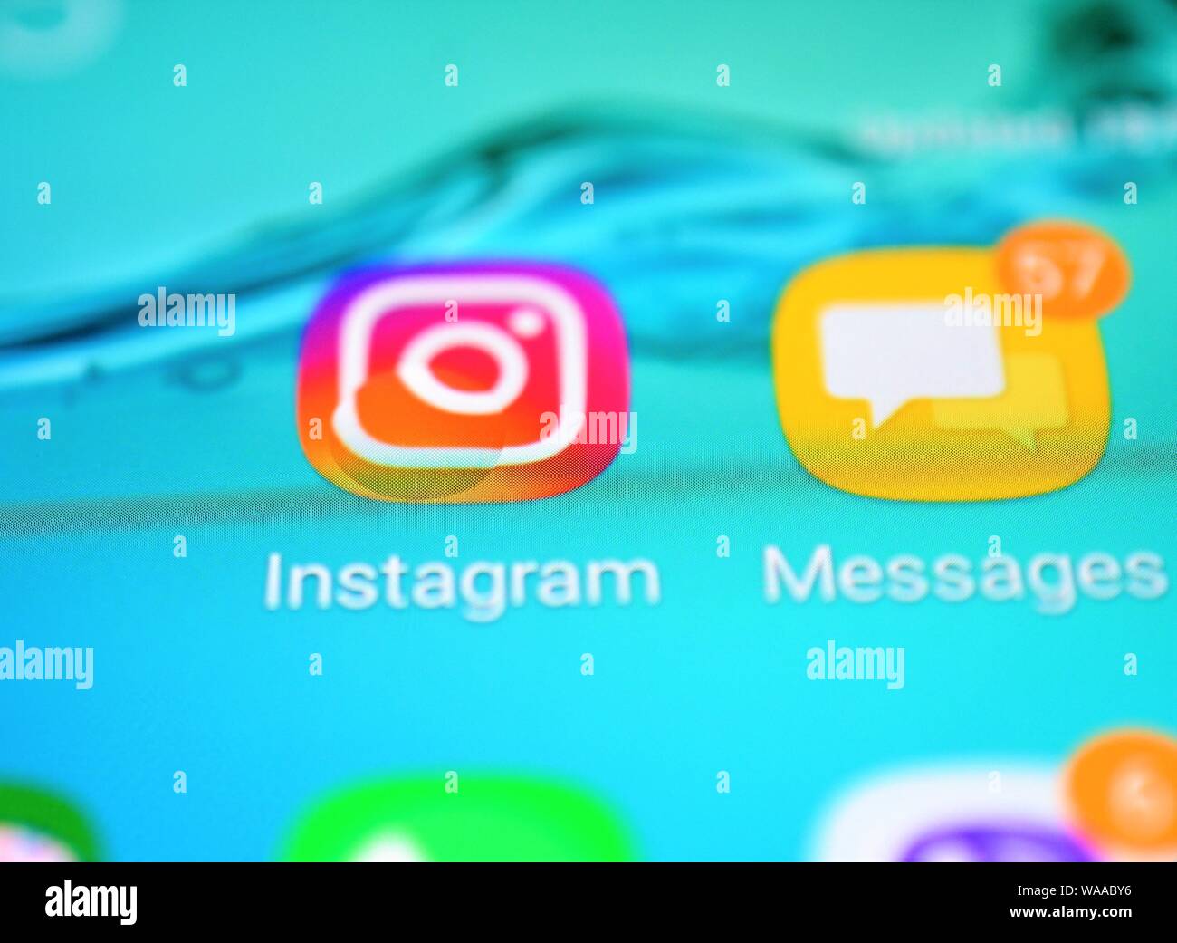 Phone display 5g icon hi-res stock photography and images - Alamy