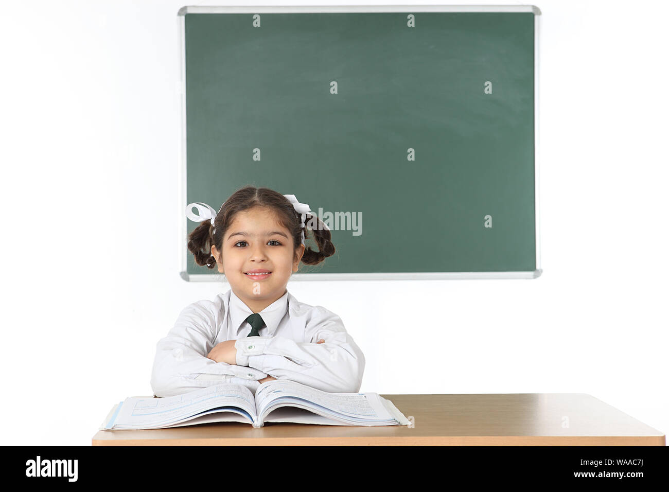 School children classroom india desk hi-res stock photography and ...