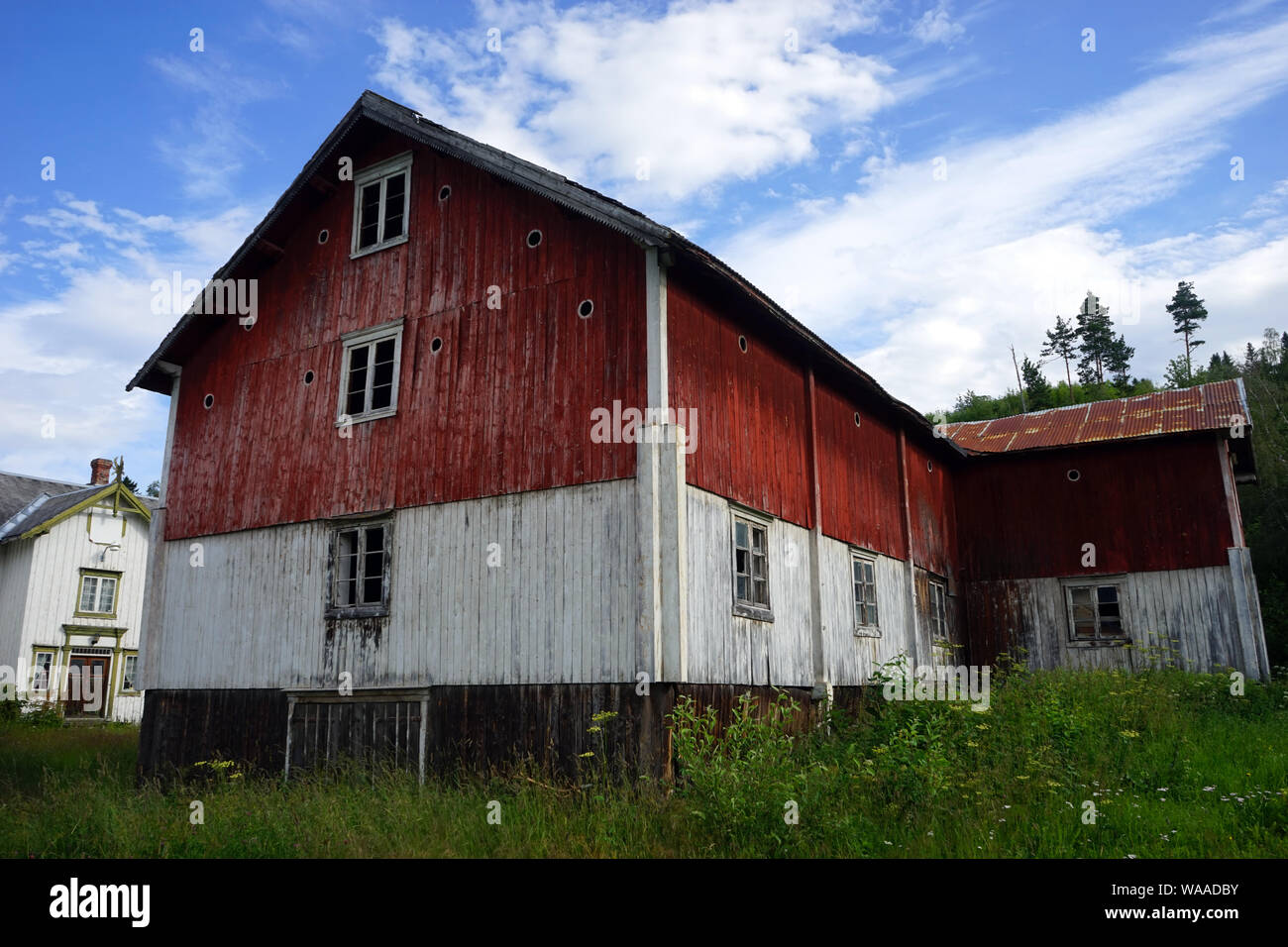 Wooden barn house in Norway Stock Photo - Alamy