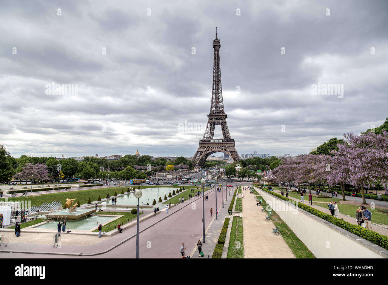 The eiffel tower famous hi-res stock photography and images - Alamy