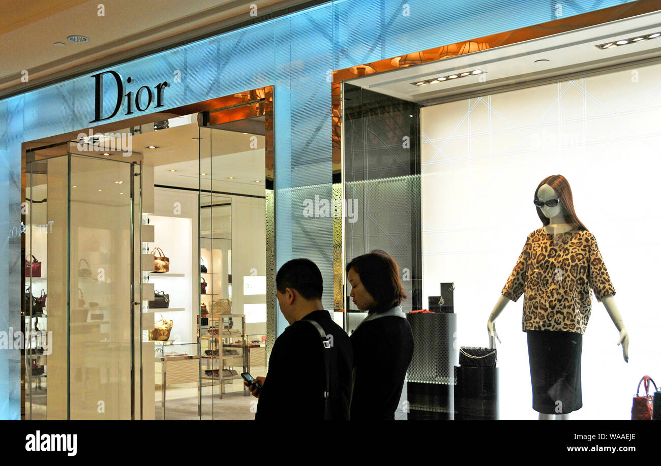 Dior store interior hi-res stock photography and images - Alamy