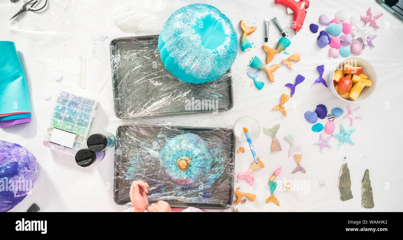 Shell craft project hi-res stock photography and images - Alamy