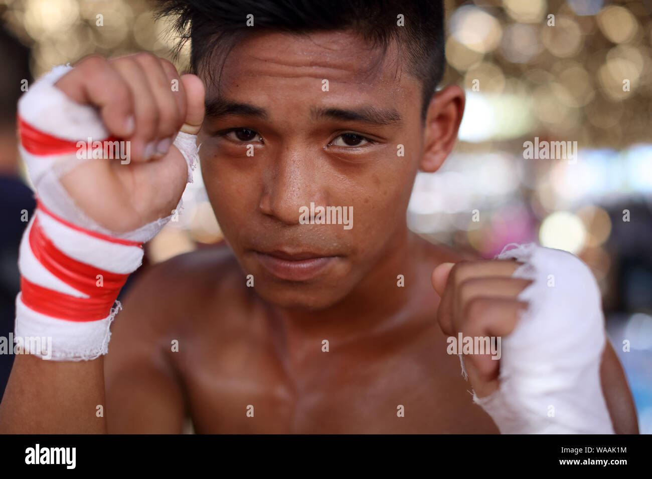 Myanmar boxing hi-res stock photography and images - Alamy