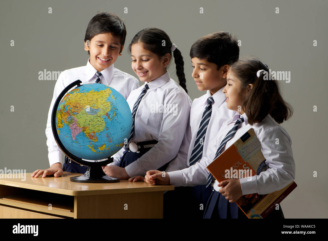 Boy girl map classroom hi-res stock photography and images - Alamy