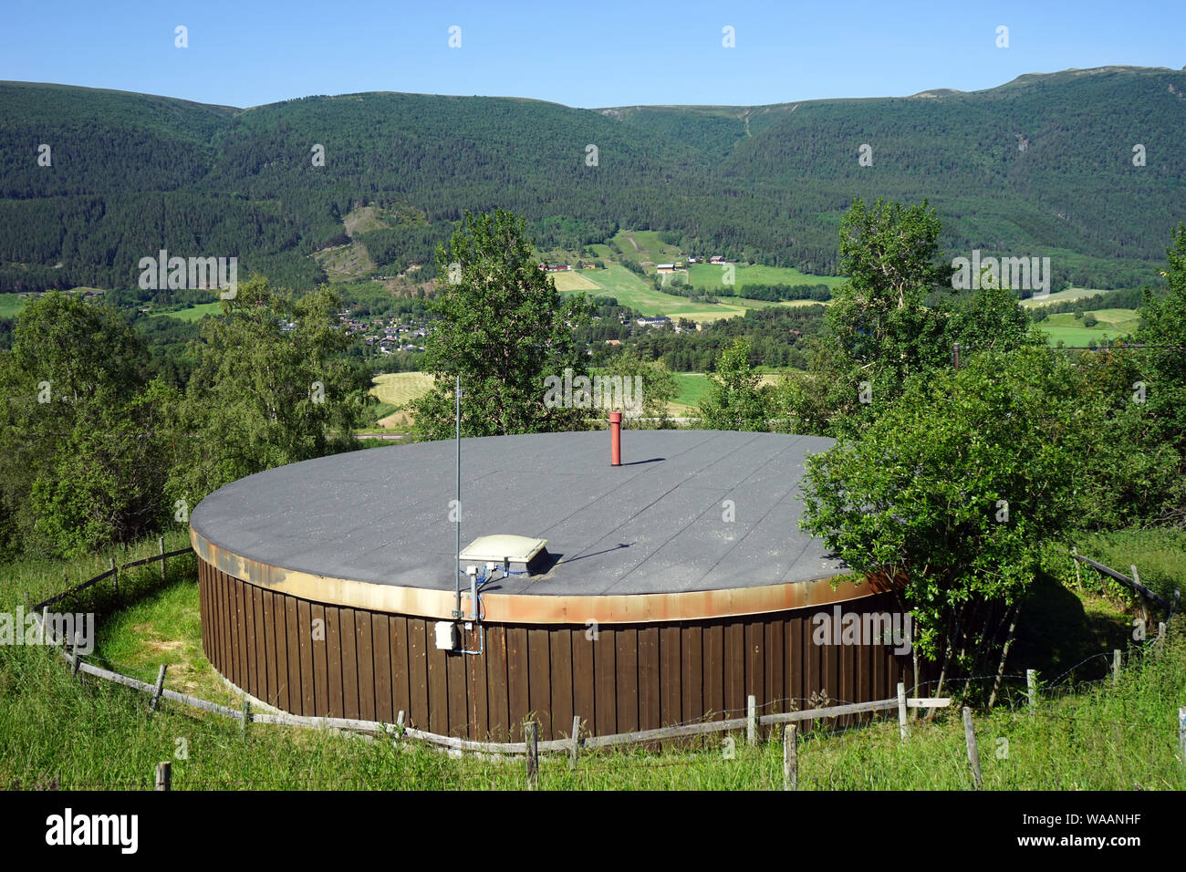 Big tank hi-res stock photography and images - Alamy